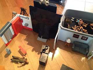 Fully Jointed Play Figures: WWE RAW Backstage Brawl Playset