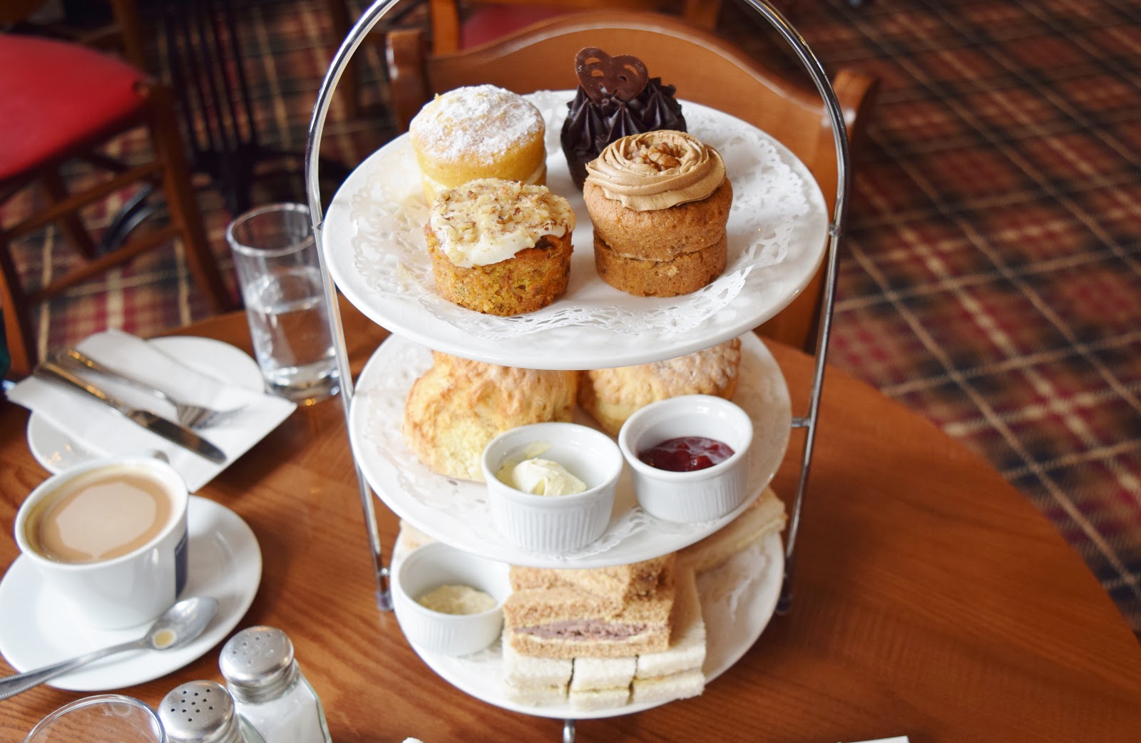 VISITING SHAKESPEARE'S ENGLAND - A Life With Frills