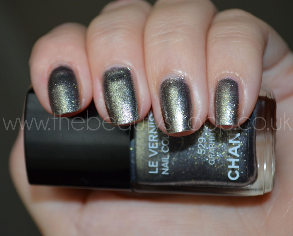 The Beauty Scoop!: Chanel Fall 2011 Le Vernis Nail Colour - GRAPHITE (529)!