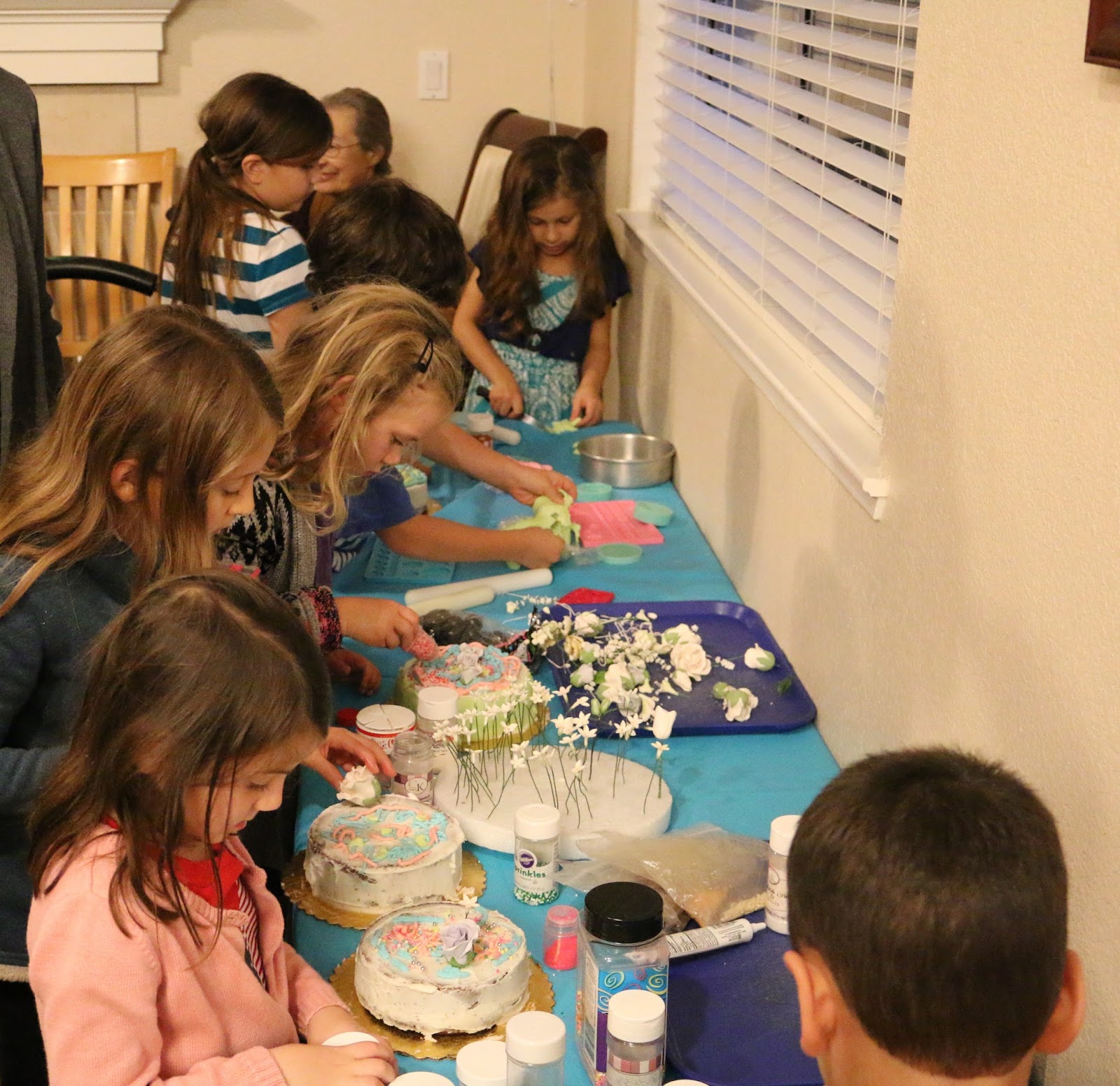 How to Throw a Cake Decorating Cake Party!
