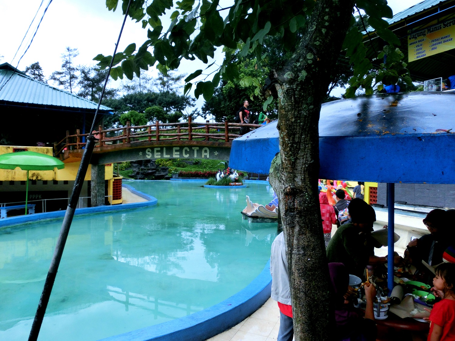 Indonesia Tourism: Aquatic Park insides Flower Garden - SELECTA, East ...