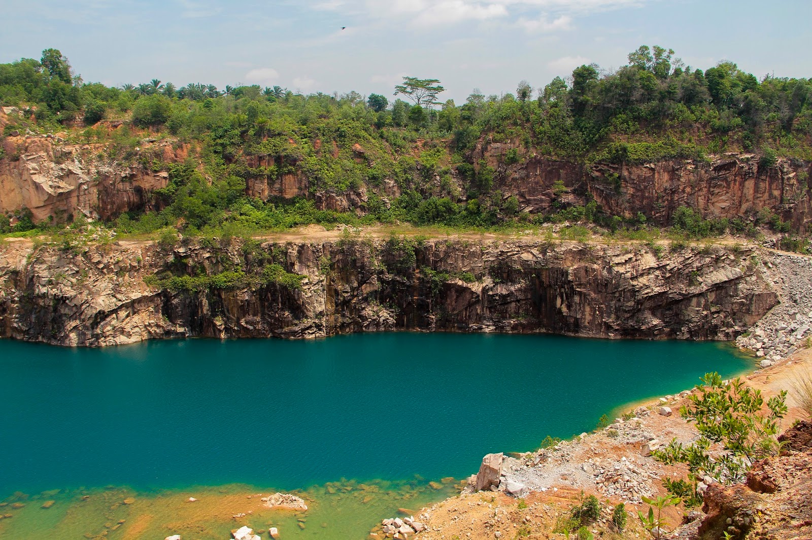 AKU DESIGNER: TASIK BIRU DI MALAYSIA