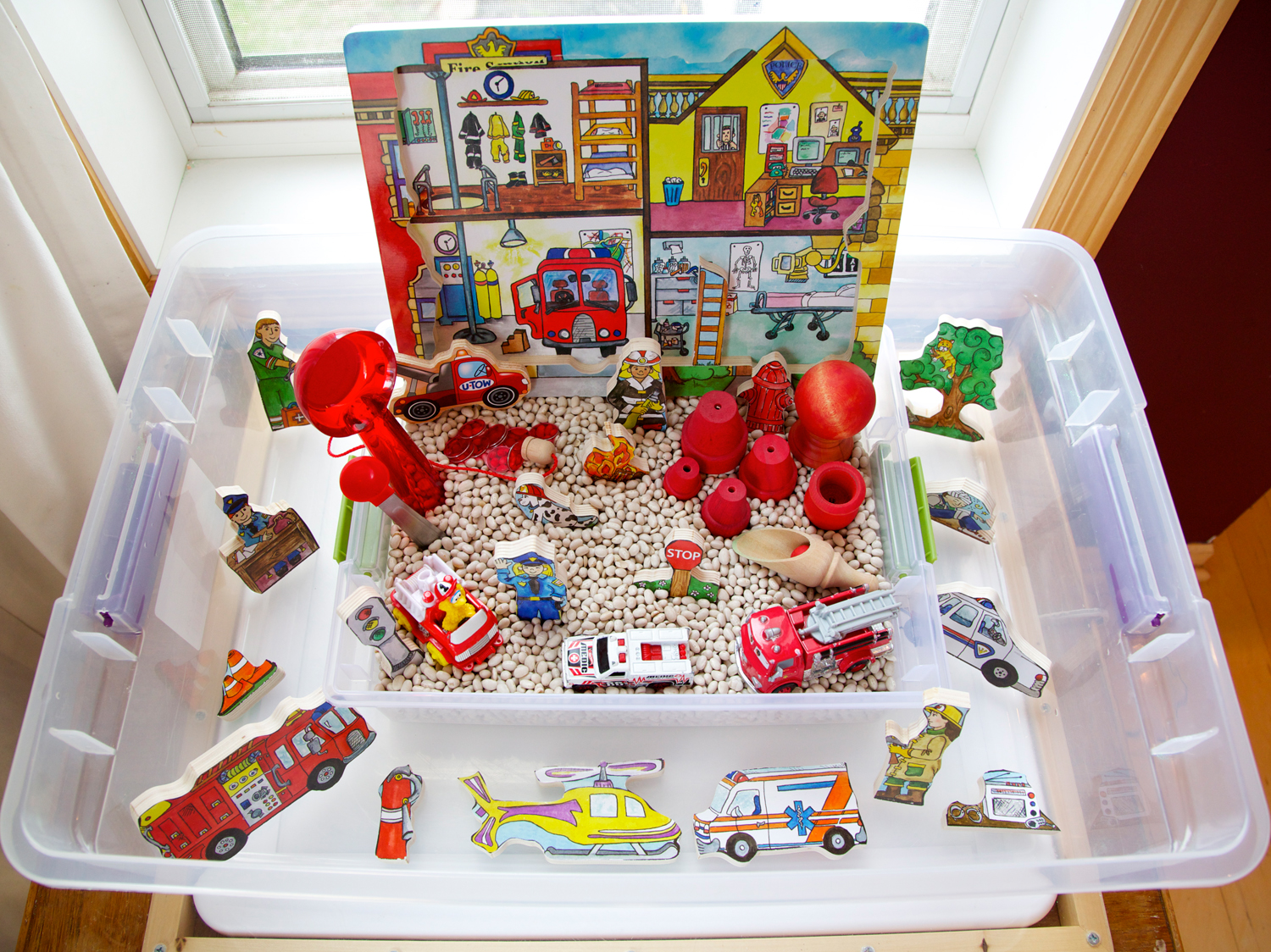 Holly's Arts and Crafts Corner: Sensory Activity: May Sensory Bin