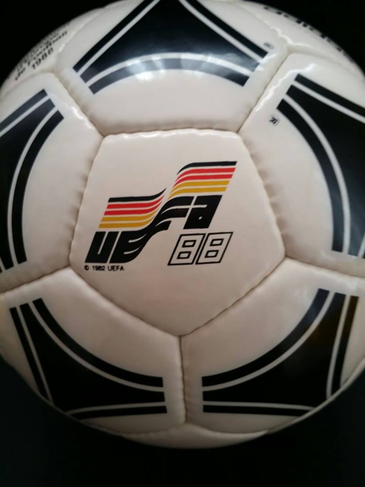 Balones de Epoca: Balón oficial de la Eurocopa de 1988 en Alemania.