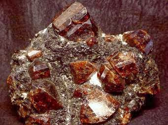 BATU YAKUT / ZIRCON - RAHASIA BATU MULIA