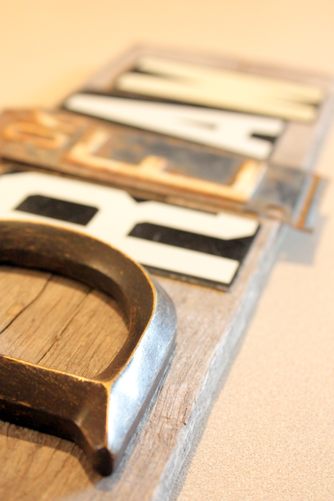 Sweet Something Designs: DIY Junk Sign