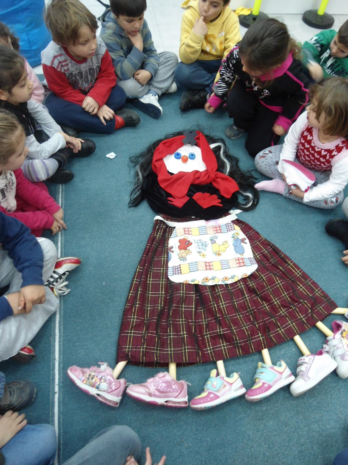 .~~kindergarten teacher ~~ΝΗΠΙΑΓΩΓΟΣ.....ΧΡΩΜΑΤΑ ΚΑΙ ΑΡΩΜΑΤΑ ...