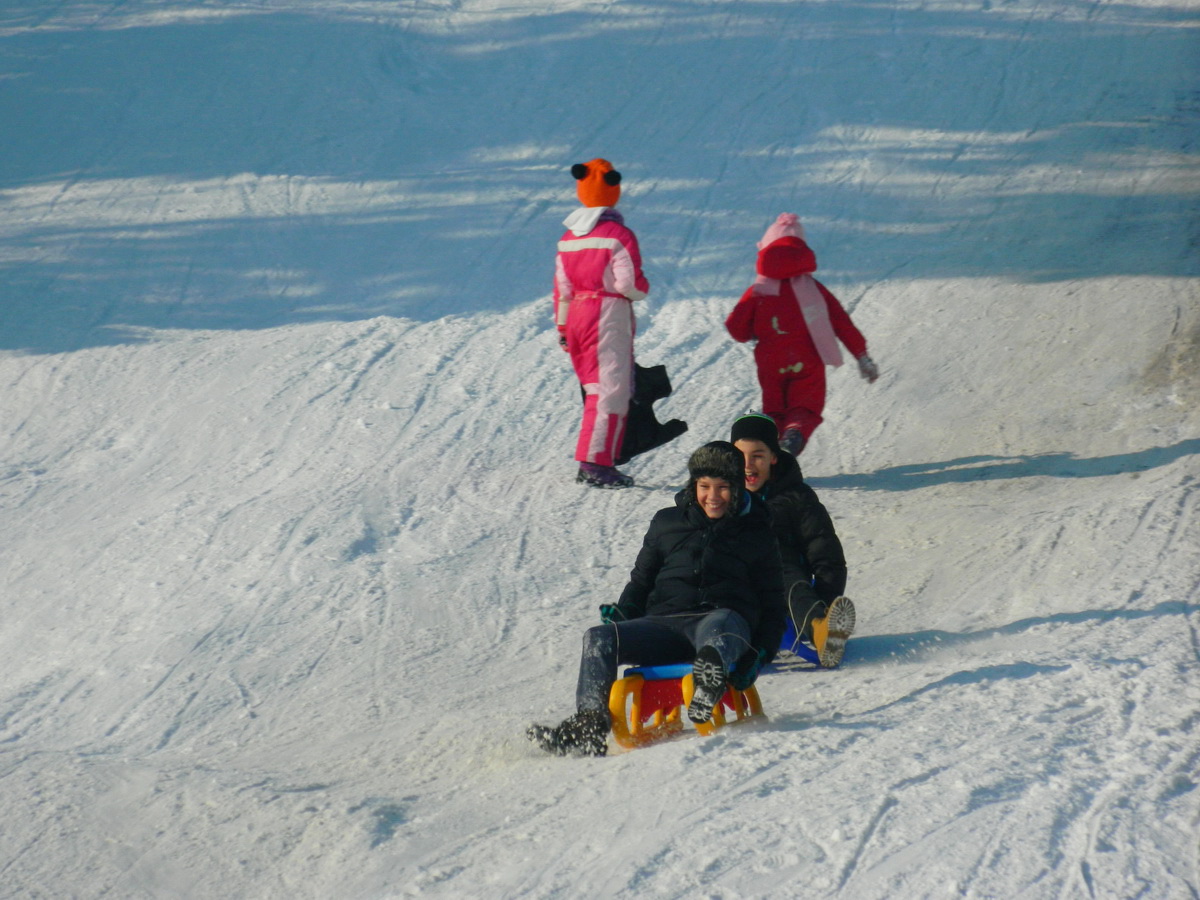 LA MULTI ANI, ROMANIA!: Zambete la sanius