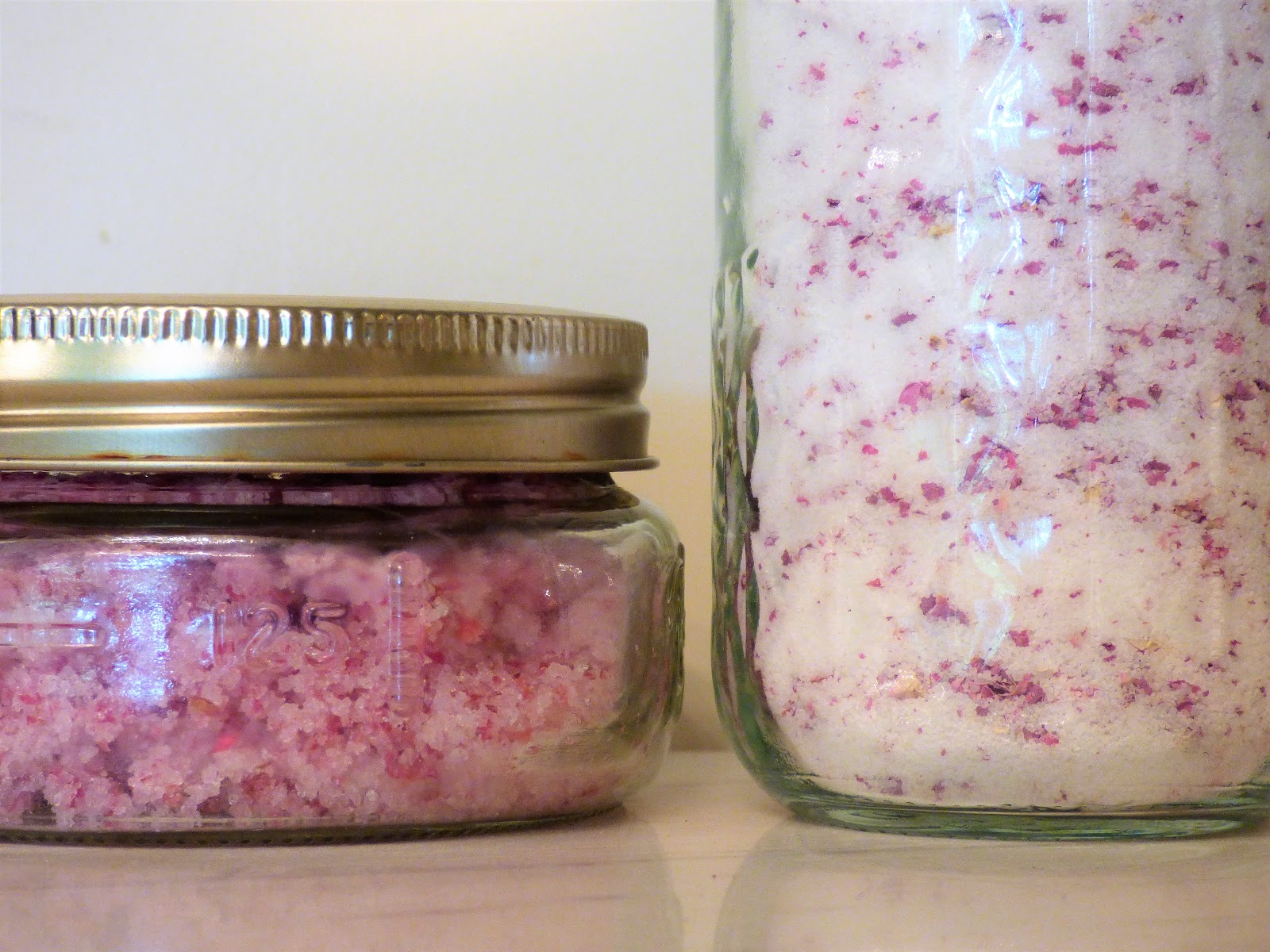 Rose sugar with fresh petals