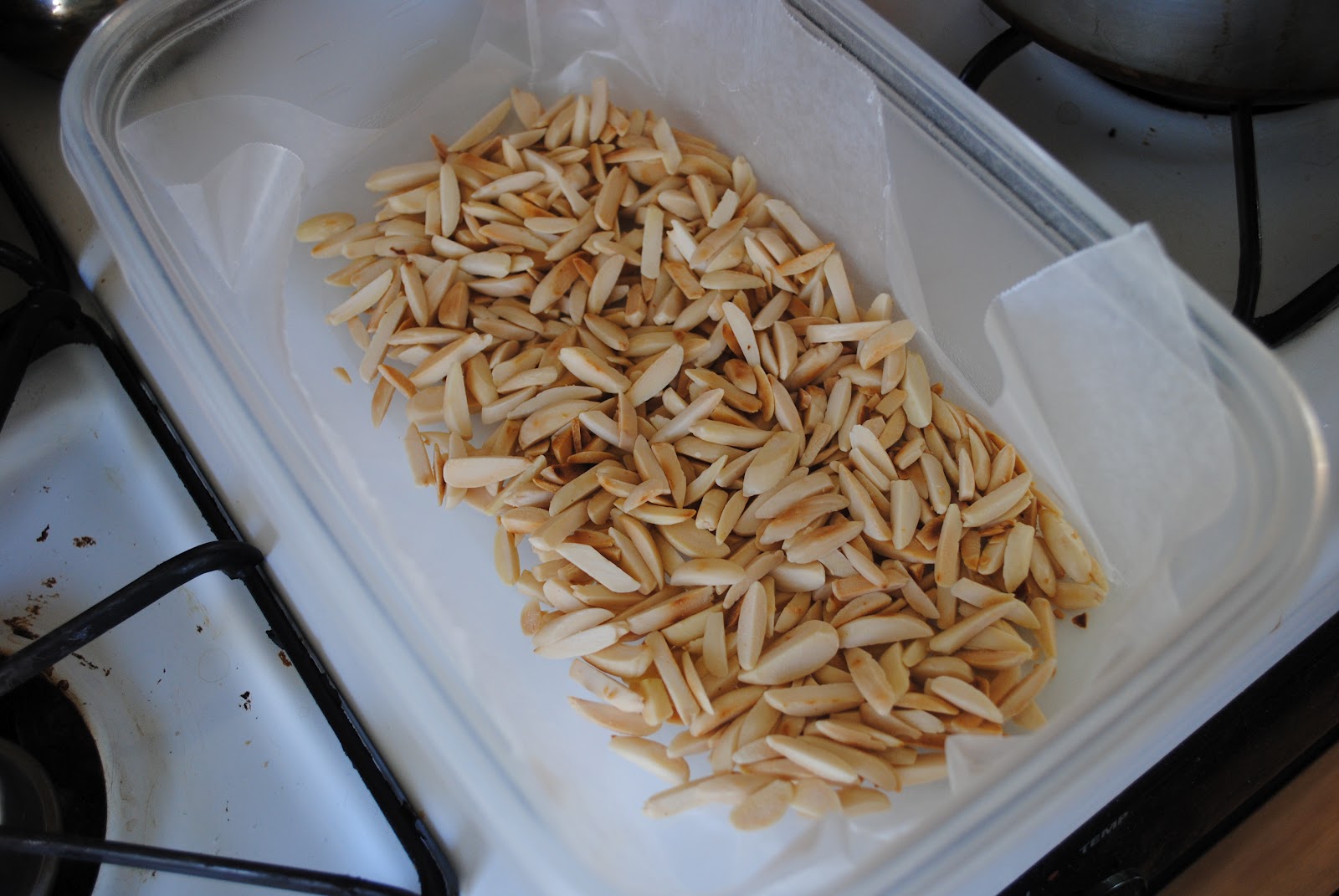 LaBelleMadeleine: Italian Traditions: Croccante Recipe