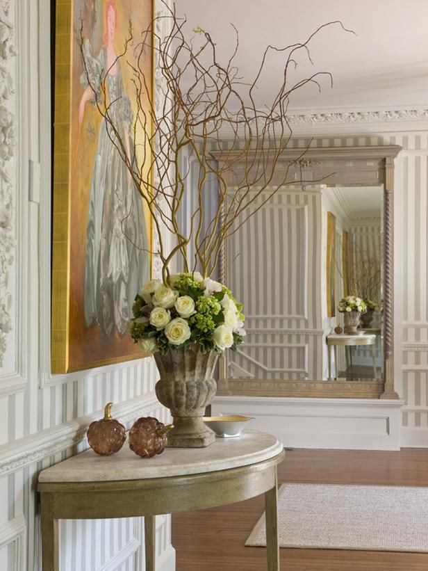 New Home Interior Design: Foyer Flower Arrangement