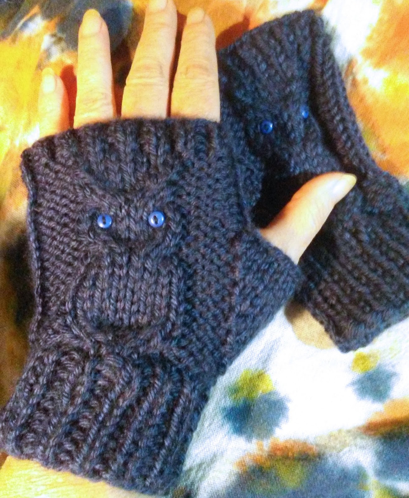 Life Is Good : Owl Fingerless Mitts knit pattern