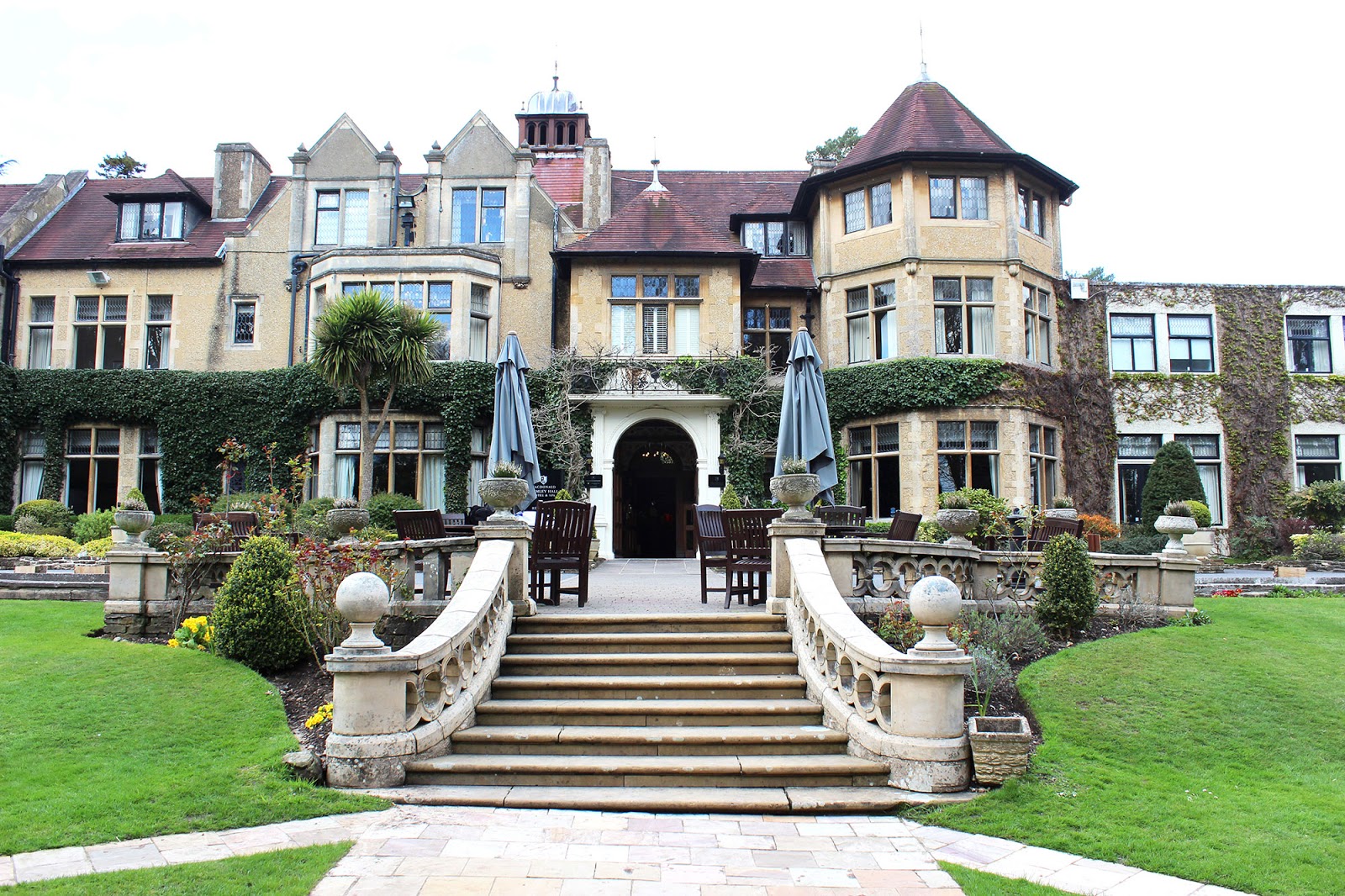 Studs and Dreams: Relaxing in: Macdonald Frimley Hall Hotel & Spa