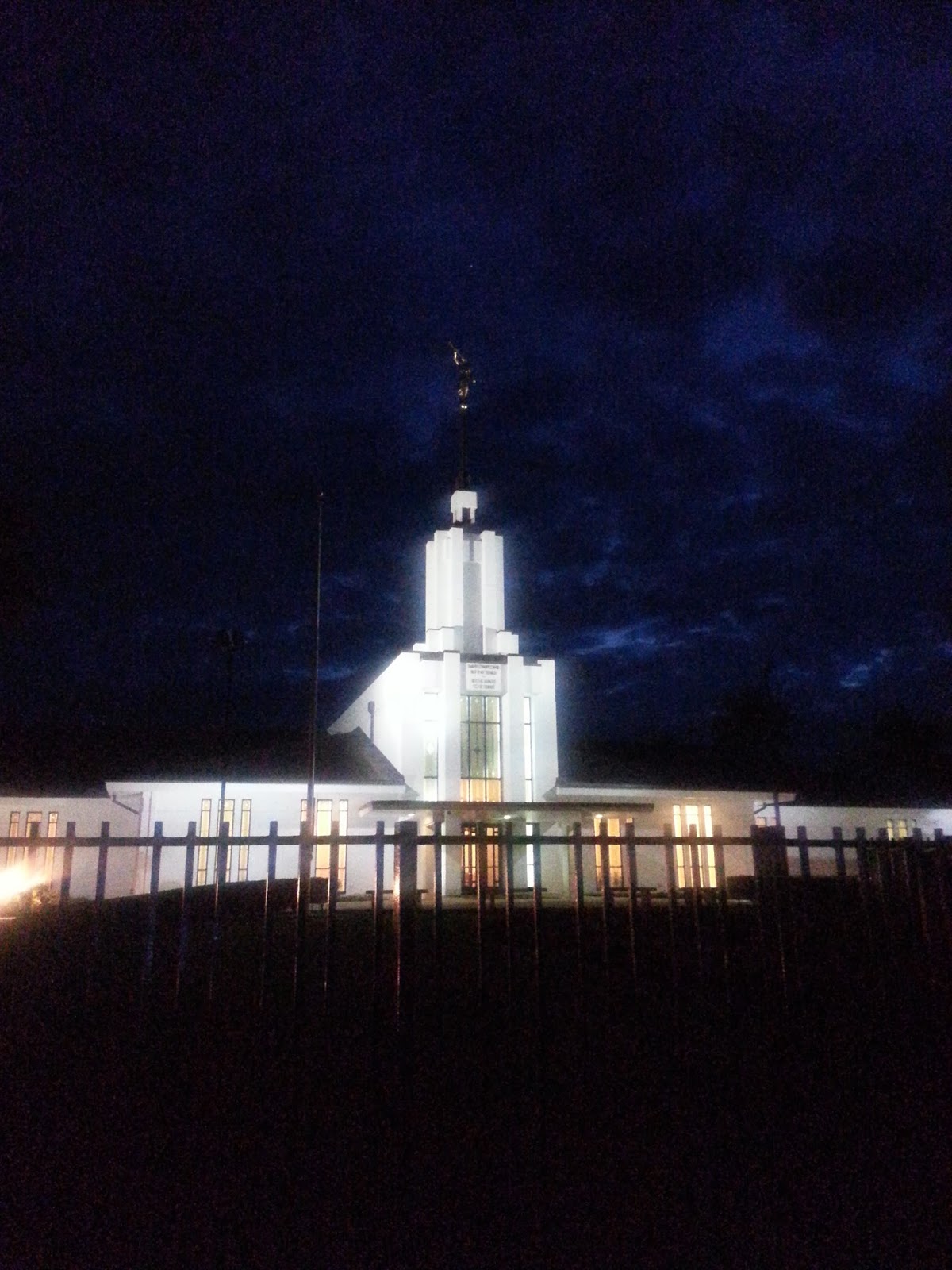 Garth and Sandy Rule the World: Sights of Tonga