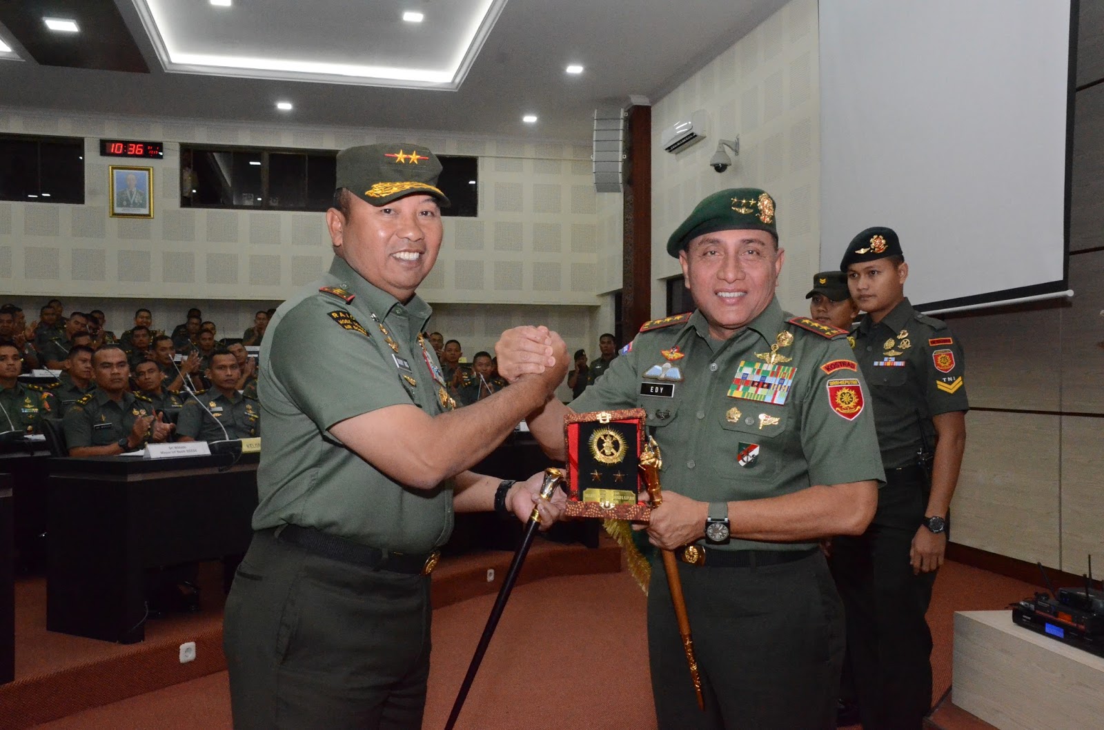 Pangkostrad Bekali Pasis Seskoad Materi Kepemimpinan Strategis | NEWS