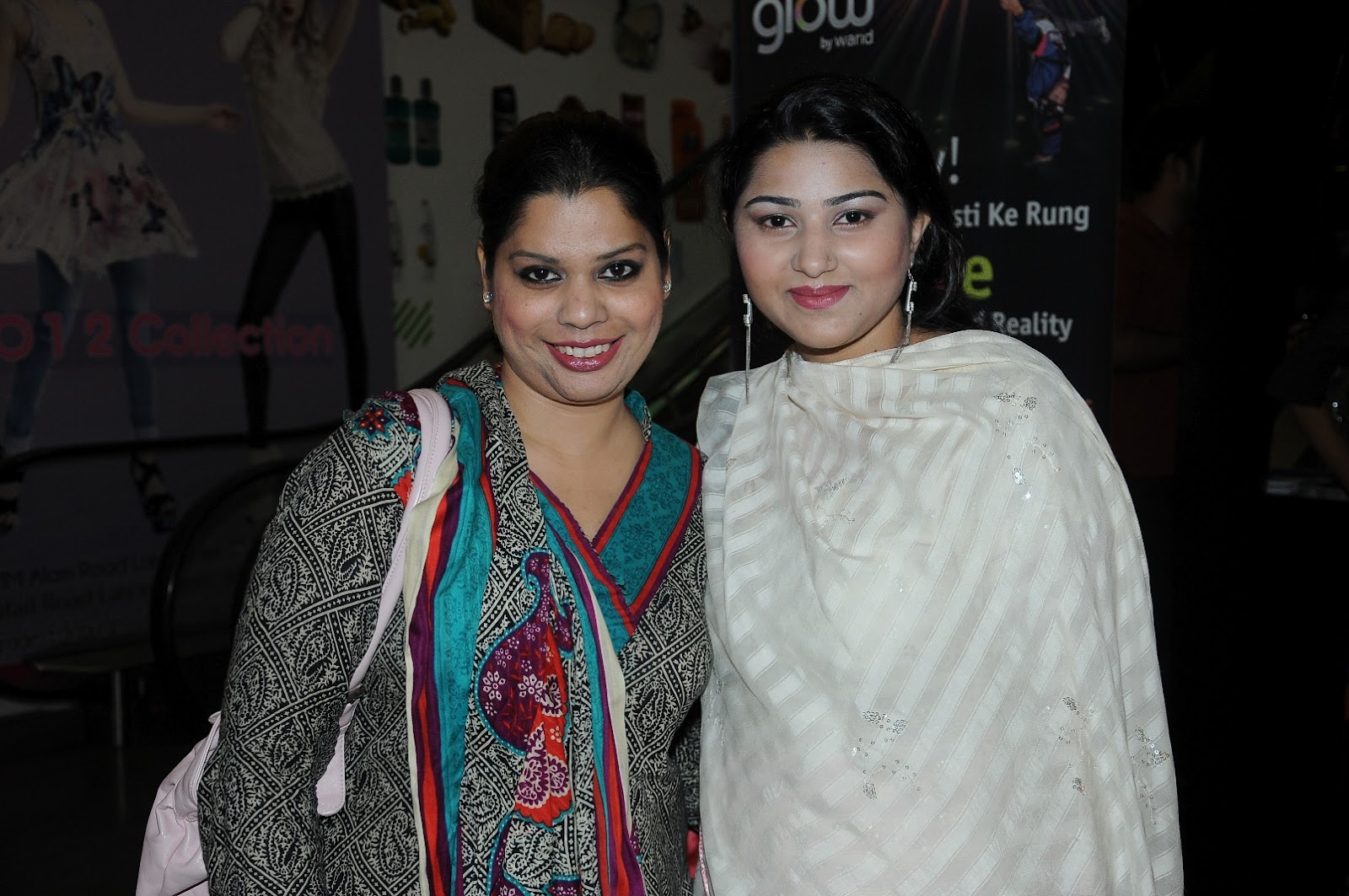 Fakhra Rafique's Blog: Glow by Warid Telecom - ‘Dosti Ke Rung’ Campaign