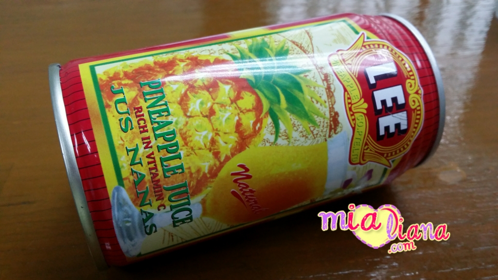 Minum Jus Nanas Dalam Tin
