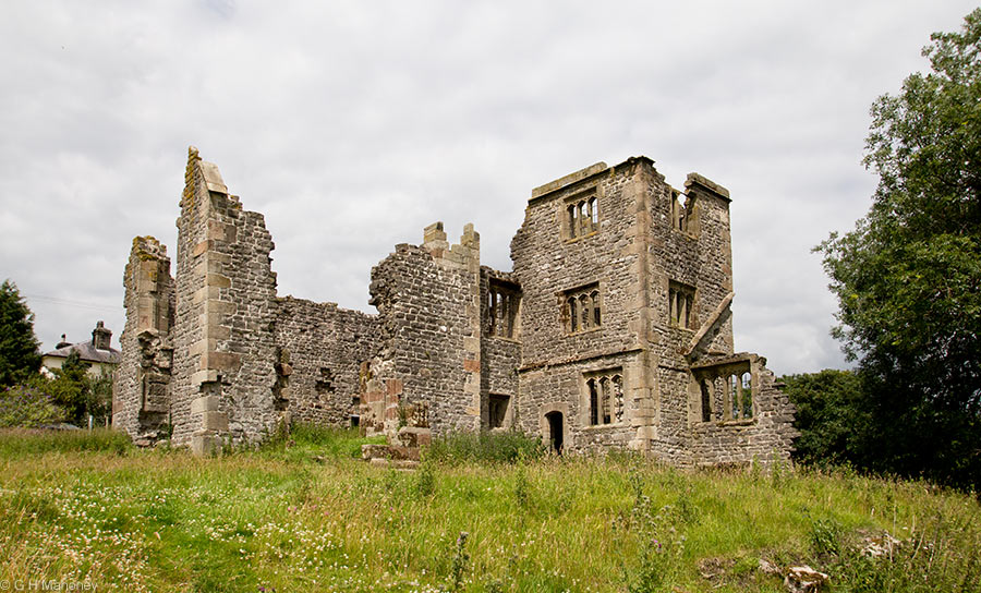 Moorlands and Peak: Throwley Old Hall
