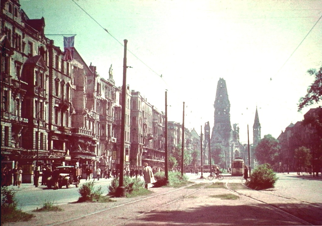 Rare and Amazing Color Photographs That Capture Street Scenes of Berlin ...