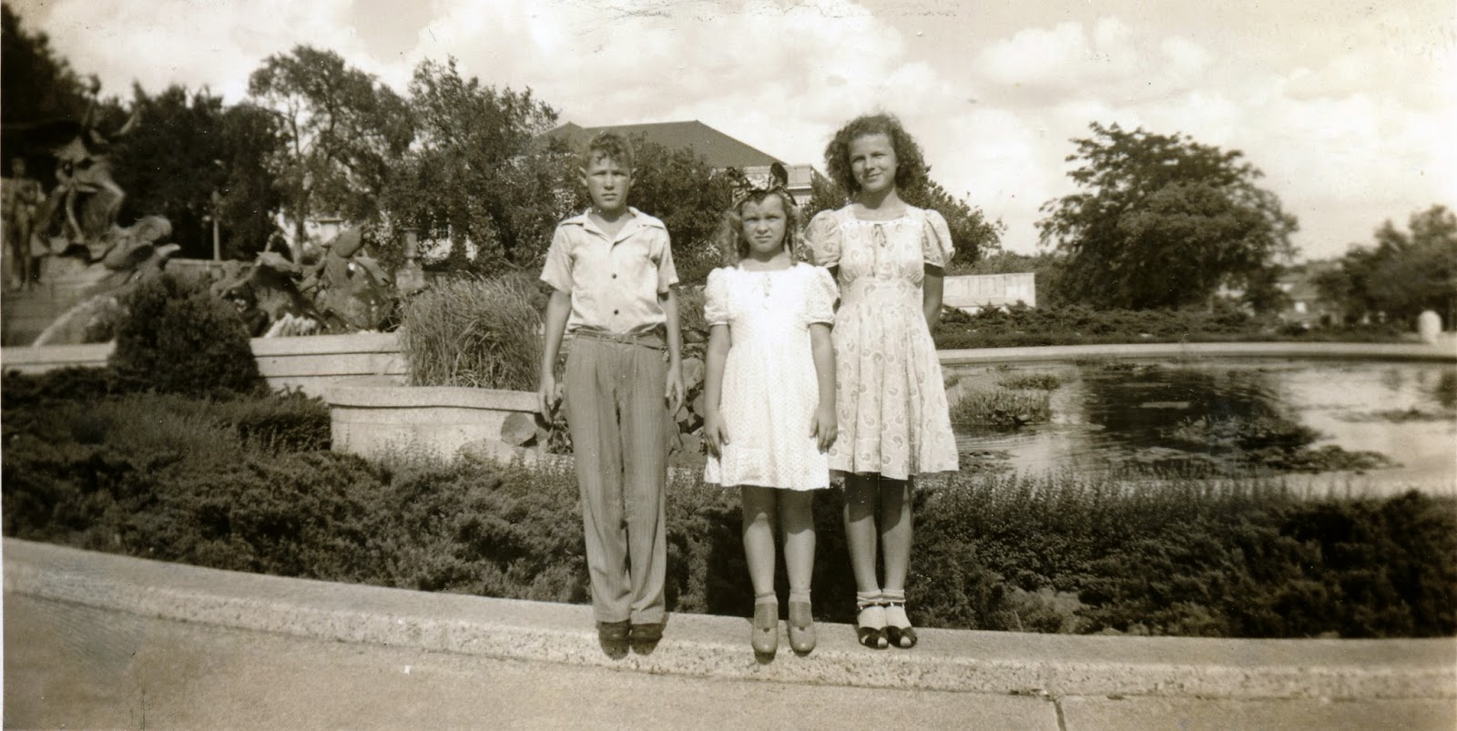 ABT UNK: Sentimental Sunday: Mom & Siblings at Littlefield Fountain in ...