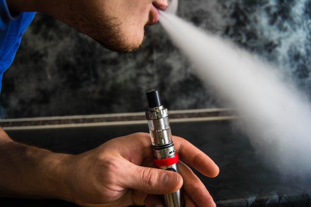 Rokok Elektrik Vape Makin Ngetrend, Padahal Bahayanya Juga Sangat Besar ...