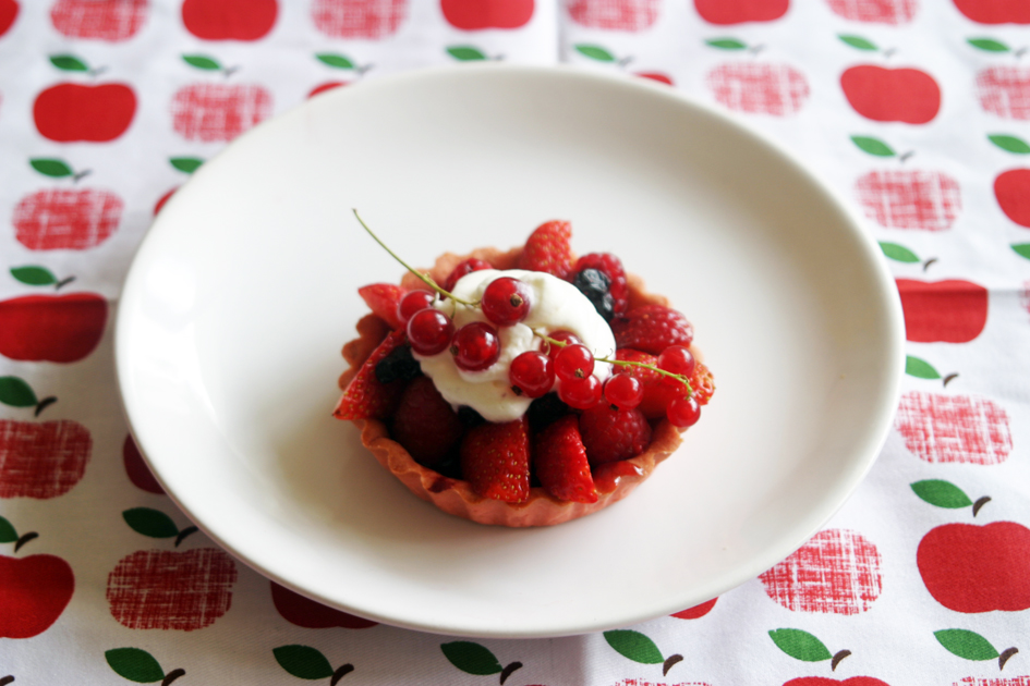 DIS MAMAN, ON MANGE QUOI ?: goûter : tartelette fruits rouges toute rouge