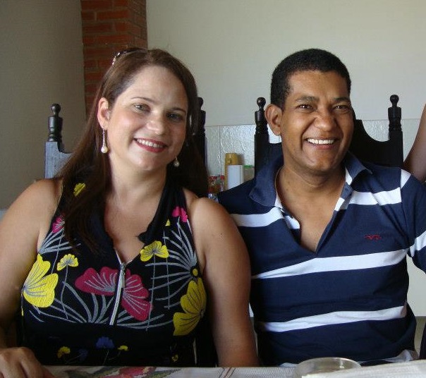 MÉDICO JANAUBENSE IVANIR GOUVEIA E A SUA ESPOSA MORREM EM ACIDENTE NA BR-116, NA BAHIA: CARRO ...