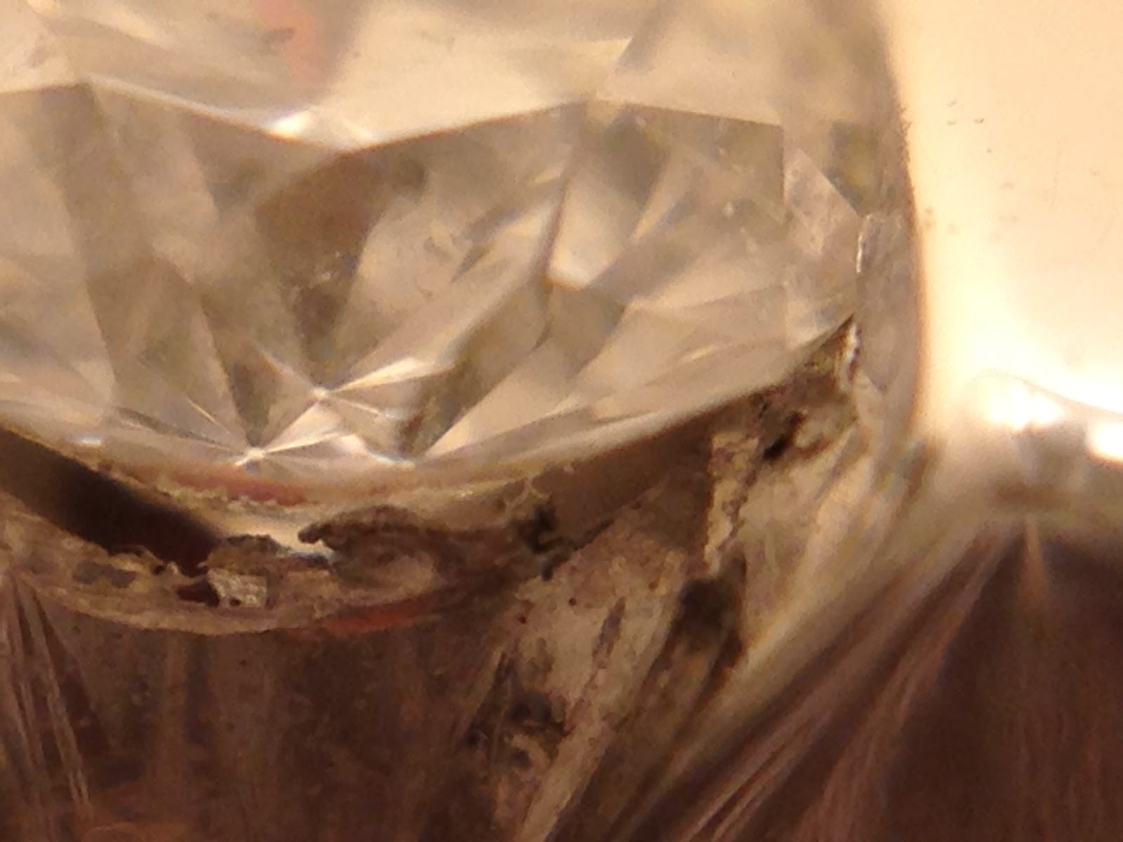 Microscopy-Pictures: Diamond ring under the microscope