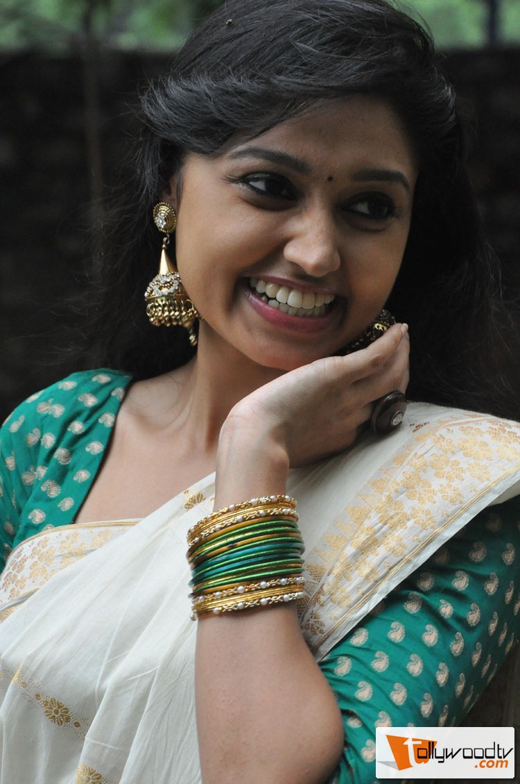 Suji Photoshoot At ElaCheppanu Audio Launch | Tollywoodtv