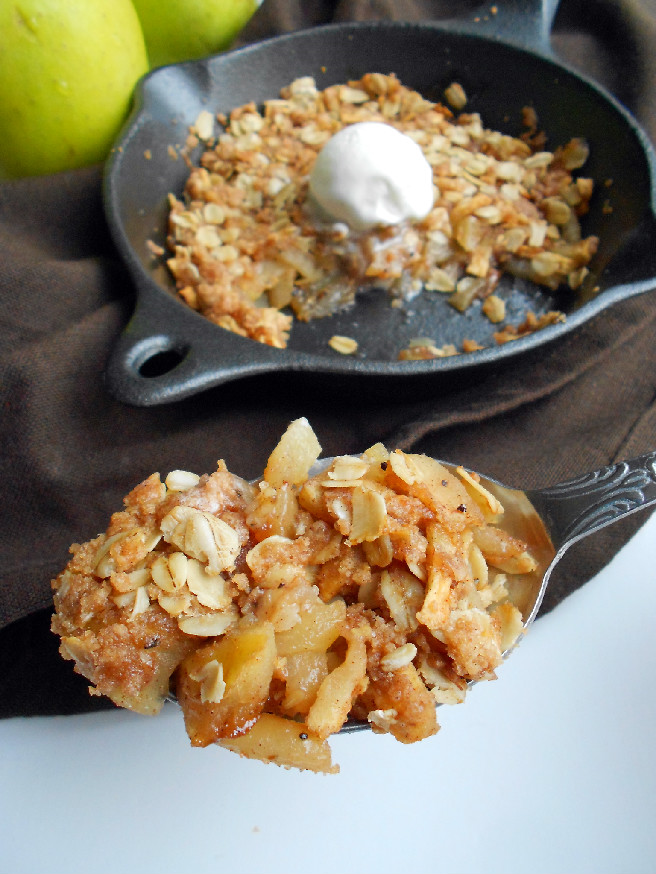 Spiced Mini Skillet Apple Crisp - Confessions of a Confectionista