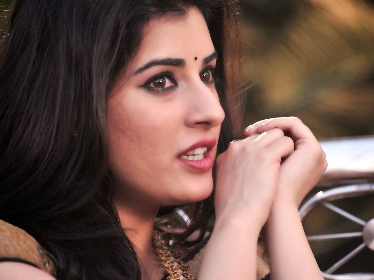 Archana / Veda Sastry in Black SAREE