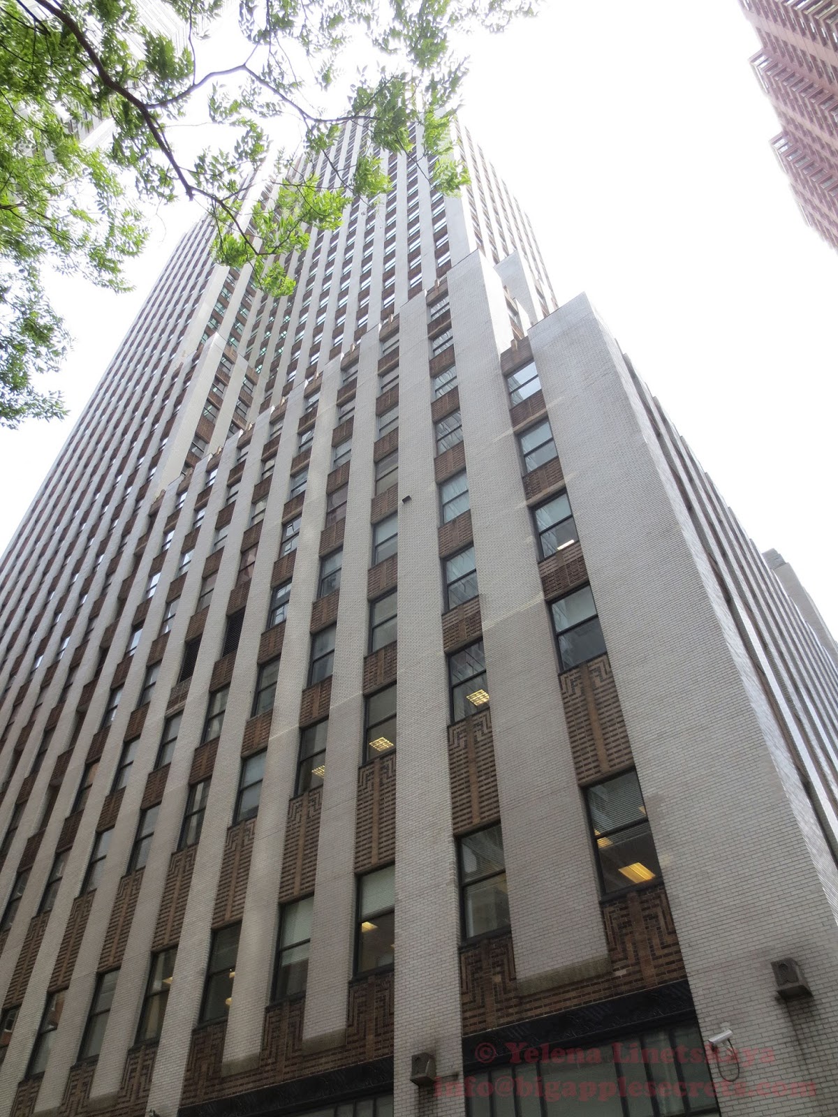 Big Apple Secrets: Daily News Building