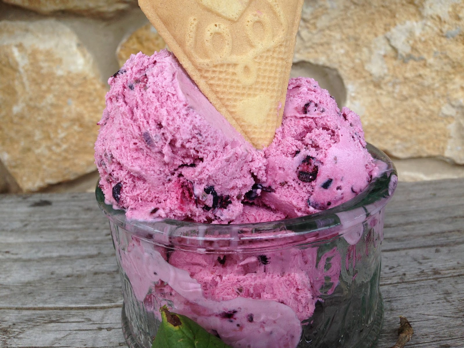 El Trasgu de las galletas: HELADO DE GROSELLAS NEGRAS