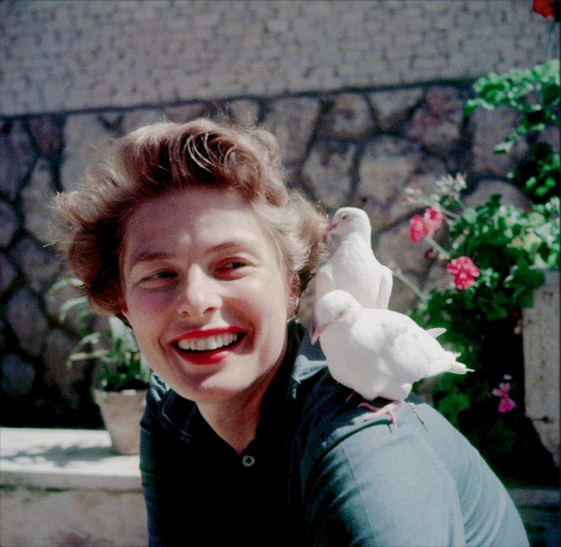 50 Glamorous Color Photos of Ingrid Bergman From Between the 1940s and ...
