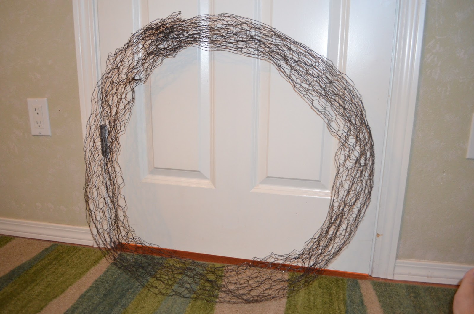 Chicken Wire Wreath | Vintage Roundabout