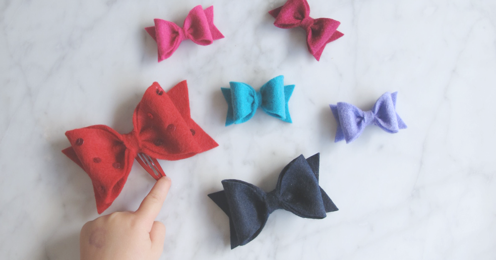 Perfect felt bows: free sewing pattern and tutorial / the creative muster