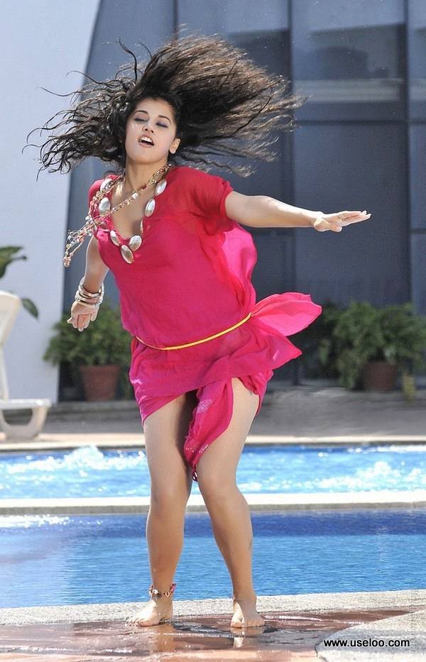 Tapasee Pannu Red Hot Beach Pics Bolly And Holly