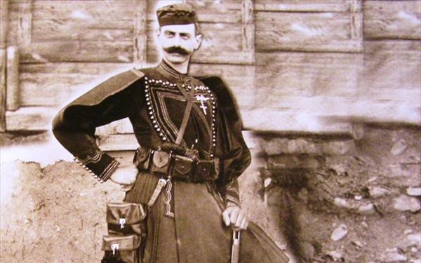 ΜΙΑ ΦΟΒΕΡΗ ΙΣΤΟΡΙΑ ΓΙΑ ΤΟ ΤΡΙΣΕΓΓΟΝΟ ΤΟΥ ΜΕΓΑΛΟΥ ΗΡΩΑ ΜΑΚΕΔΟΝΟΜΑΧΟΥ ...
