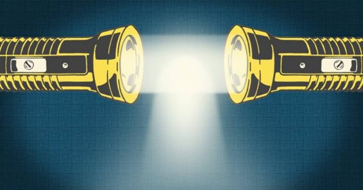 Fótons interagem com fótons, criando moléculas de luz