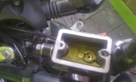 Seputar Sepeda Motor: Tips Mengganti Minyak Rem Cakram