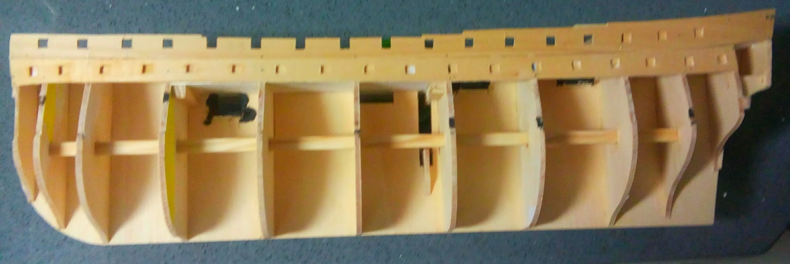 Artesanía naviera: SANTÍSIMA TRINIDAD - 3 - Amuradas y troneras