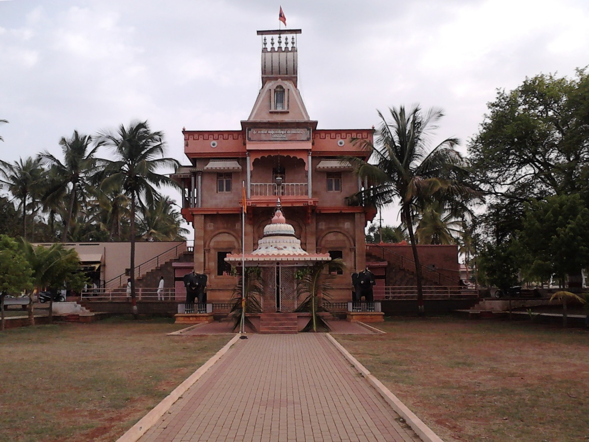 Life at Dharwad: Ulavi Basaveswara Gudi