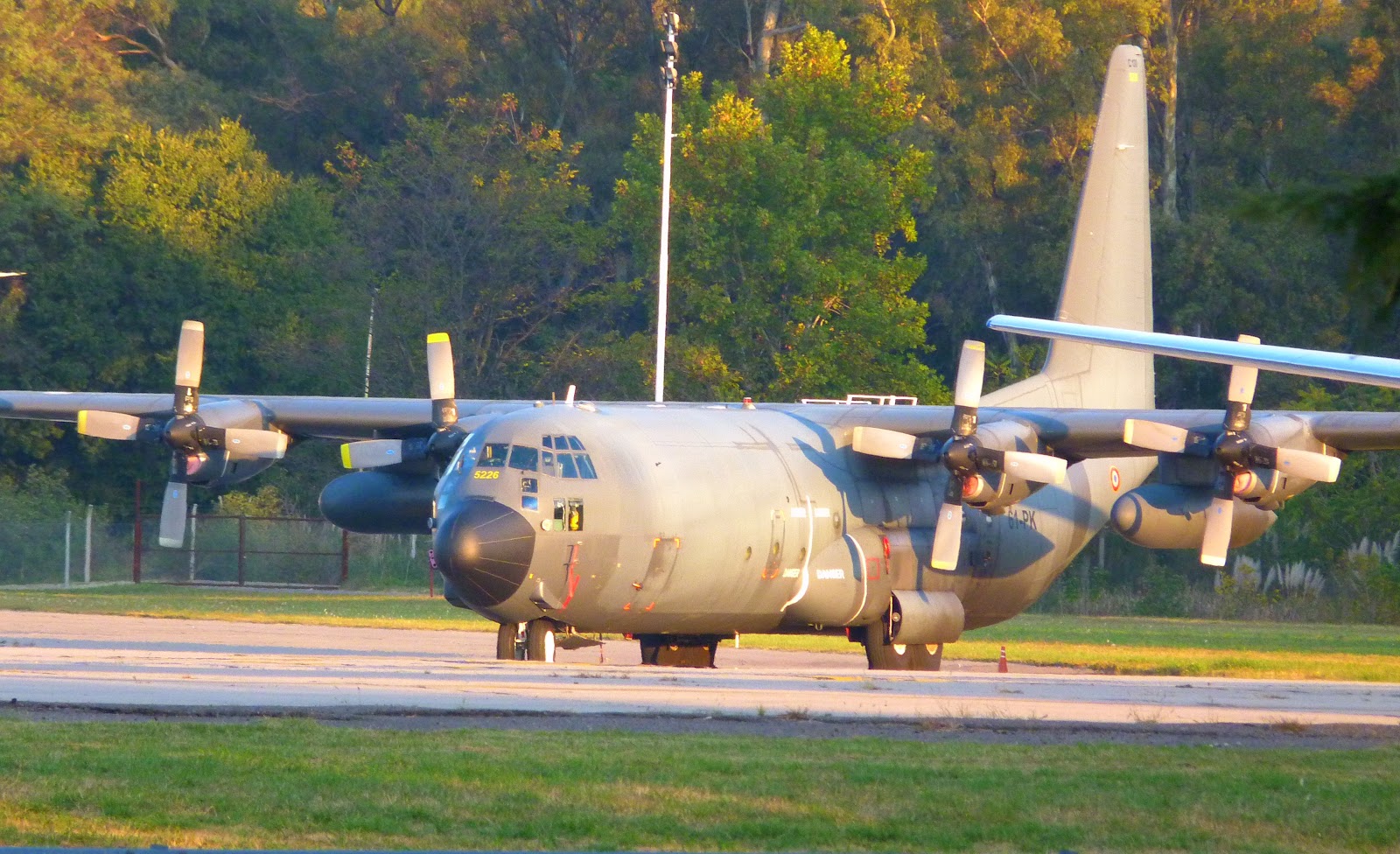 AVIONES en EZEIZA: Lockheed C-130 Hércules