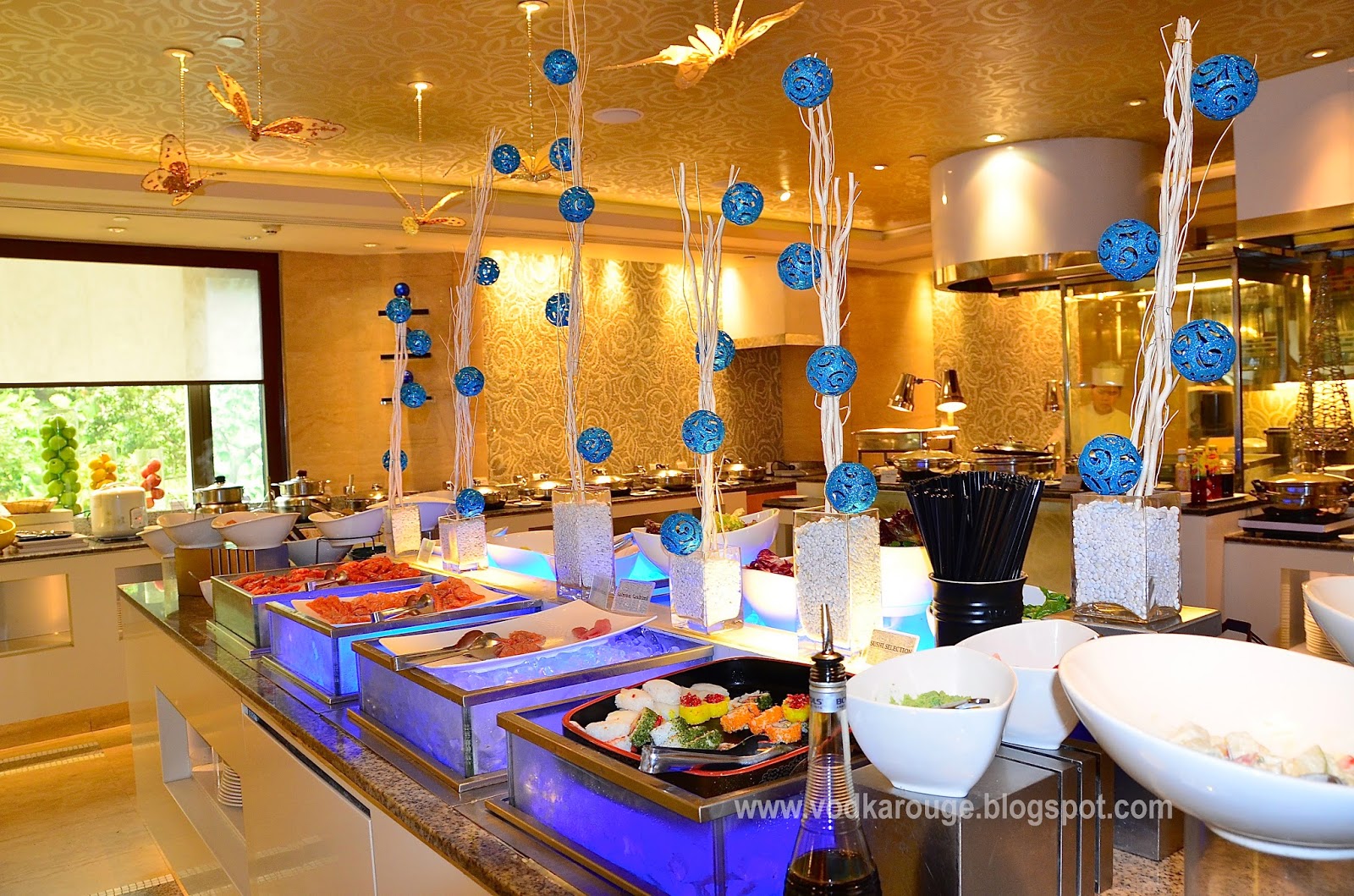 VodkaRouge : Lunch Buffet at Window on the Park, Holiday Inn Orchard