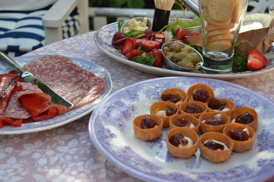 Frostrosor: Plockmat i väntan på grillmat