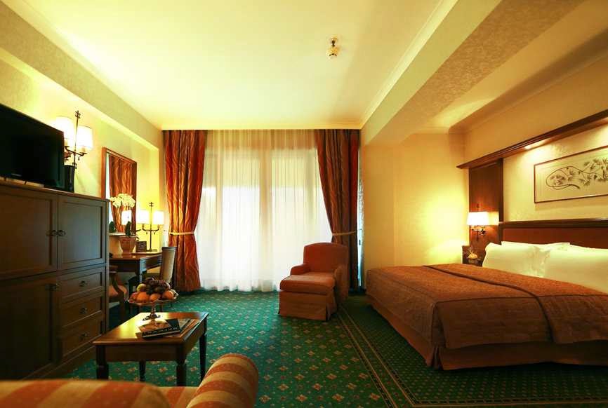 Hotel LUX GARDEN Azuga REVELION 2015 preturi de la 1997 de euro camera ...