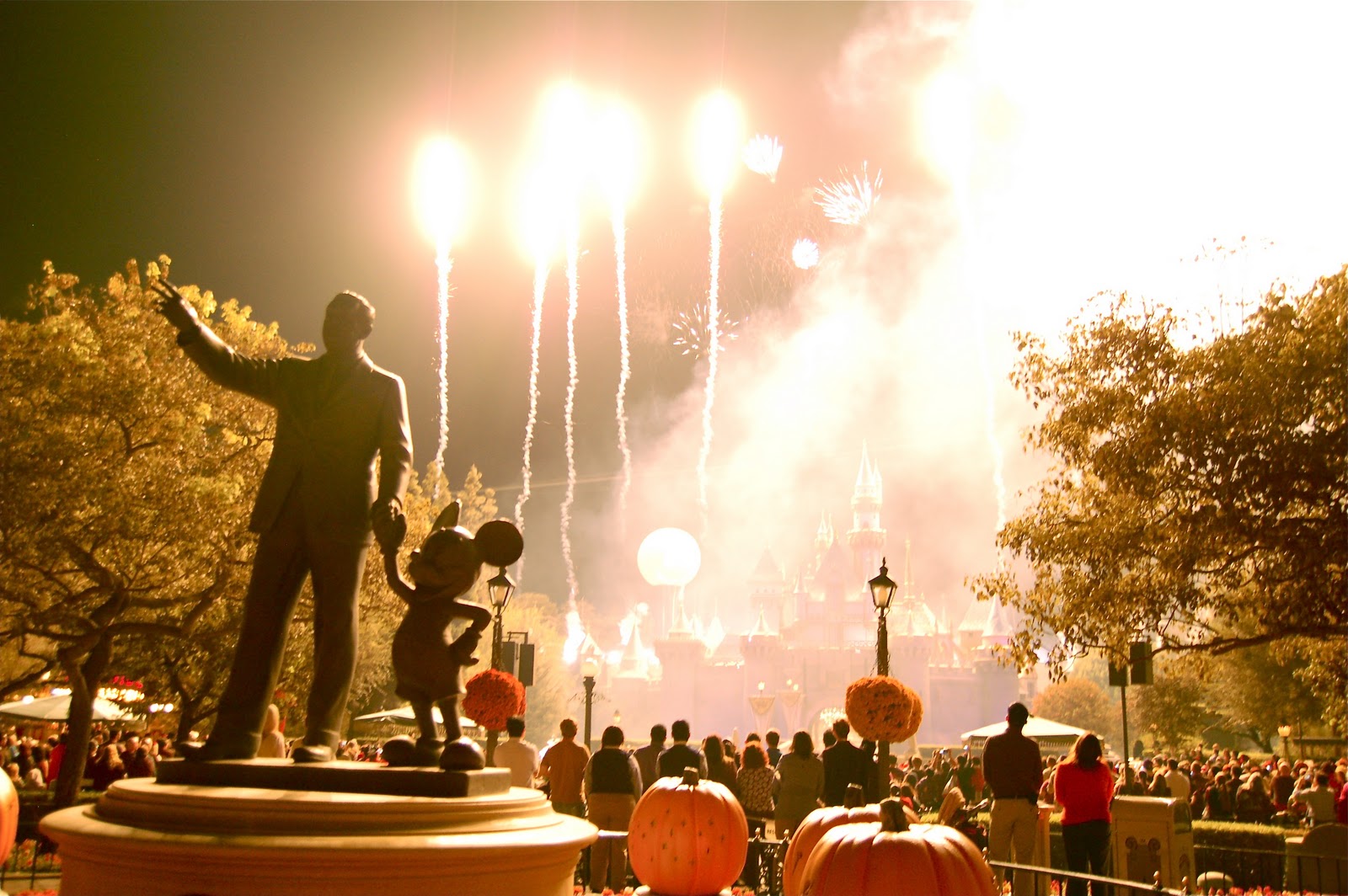 Disney Sisters: Halloween Screams Fireworks Spectacular at Disneyland