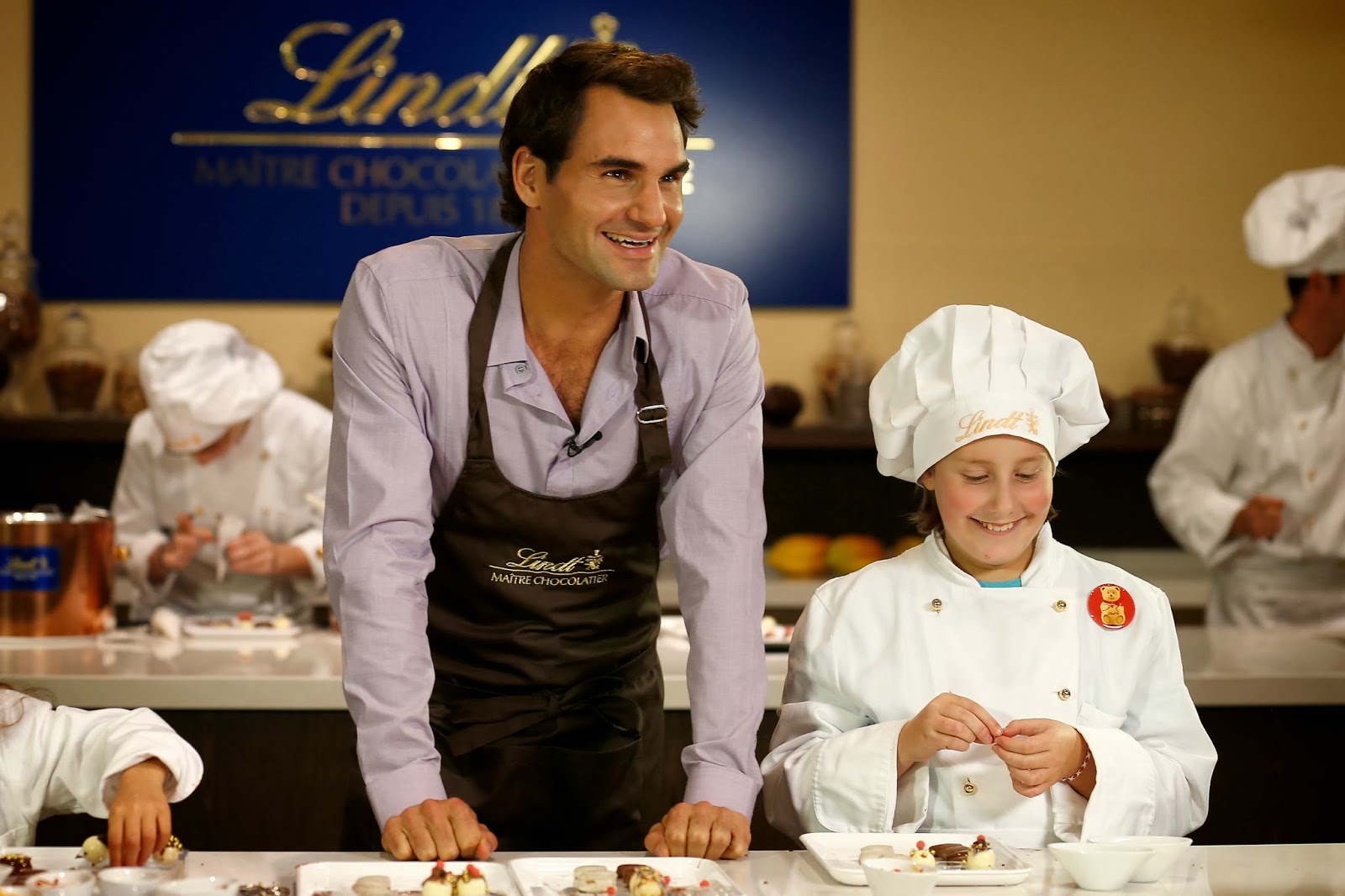 RFTB: Roger Federer visita la chocolateria Lindt en Kilchberg (Suiza).
