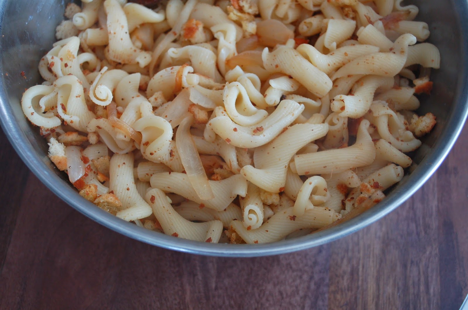 buttons and pie: recipe: anchovy and onion pasta