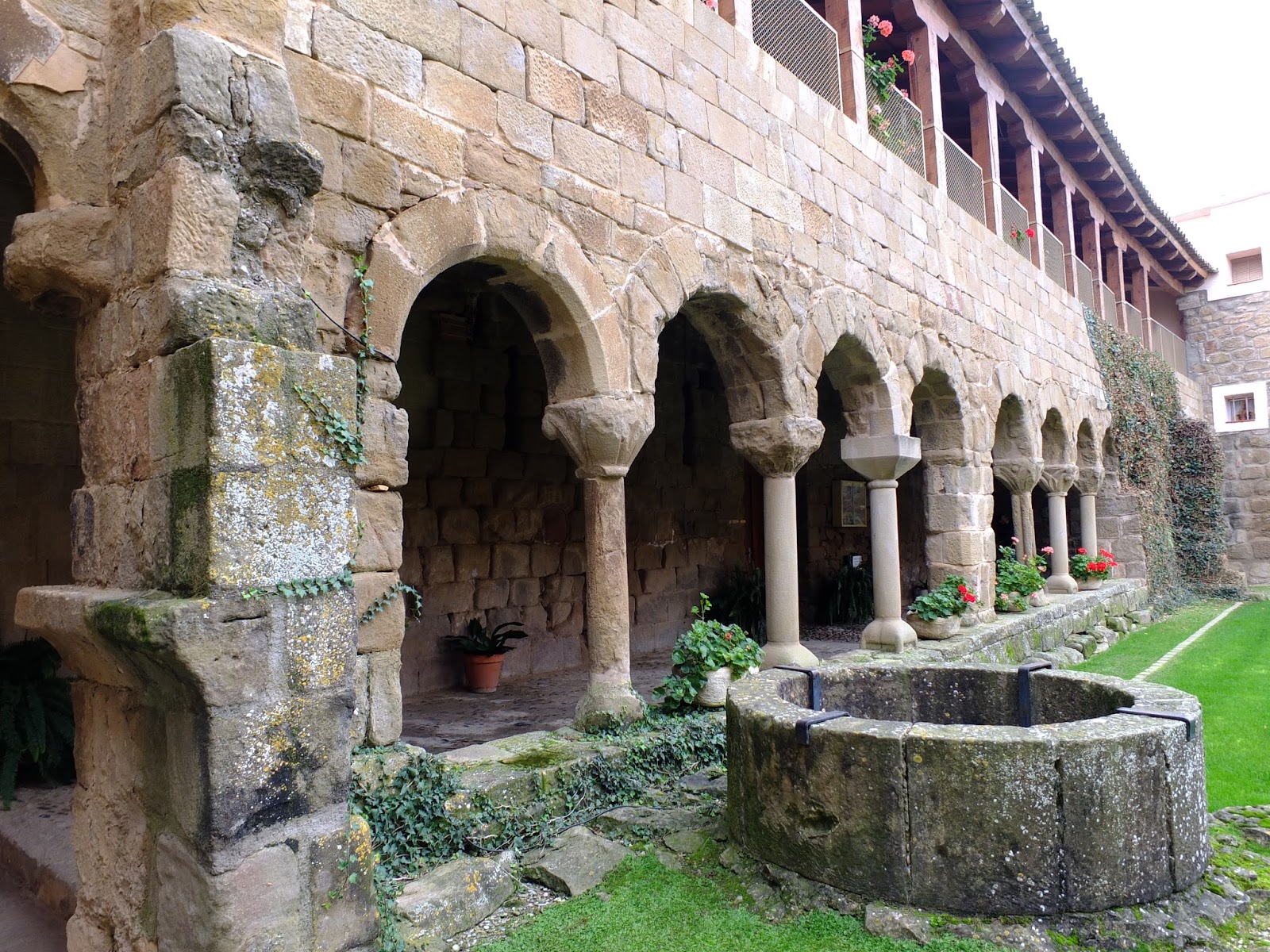 fotomedieval: MONESTIR DE SANTA MARIA DE GUALTER - Baronia de Rialb